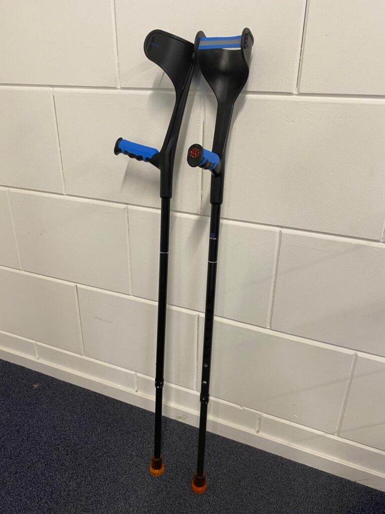 Opvouwbare loopkruk (per 1 stuks) 2 stuks €60,- inclusief verzendkosten ...